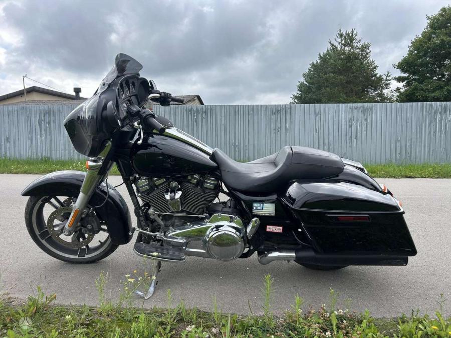 Harley-Davidson Street Glide FLHX 2017 in Siauliai, with an engine capacity of 1.75 L and mileage of 16 thousand km for 7999 €, photo 7 on AUTOMOTO.COM.LV