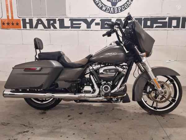 Harley-Davidson Street Glide FLHX 2018 in Radviliskis, with an engine capacity of 1.75 L and mileage of 29 thousand km for 9600 €, photo 1 on AUTOMOTO.COM.LV