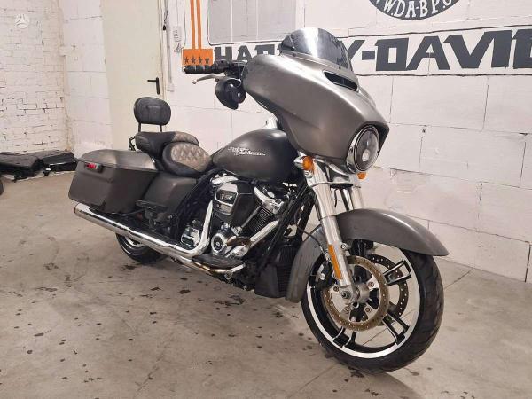 Harley-Davidson Street Glide FLHX 2018 in Radviliskis, with an engine capacity of 1.75 L and mileage of 29 thousand km for 9600 €, photo 2 on AUTOMOTO.COM.LV