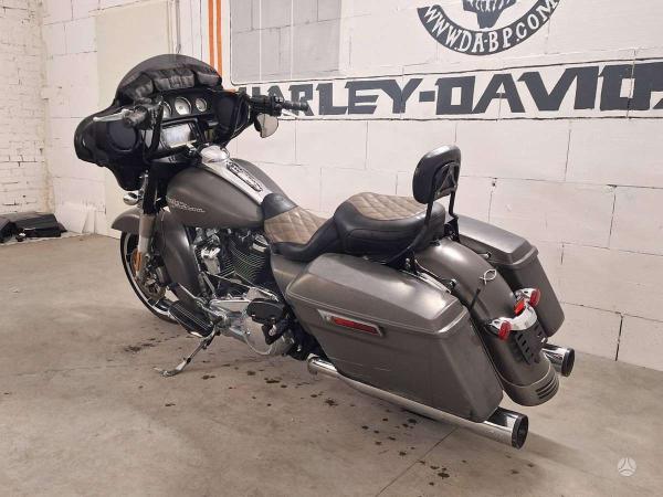 Harley-Davidson Street Glide FLHX 2018 in Radviliskis, with an engine capacity of 1.75 L and mileage of 29 thousand km for 9600 €, photo 7 on AUTOMOTO.COM.LV