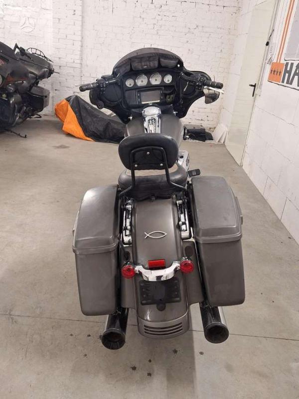 Harley-Davidson Street Glide FLHX 2018 in Radviliskis, with an engine capacity of 1.75 L and mileage of 29 thousand km for 9600 €, photo 8 on AUTOMOTO.COM.LV
