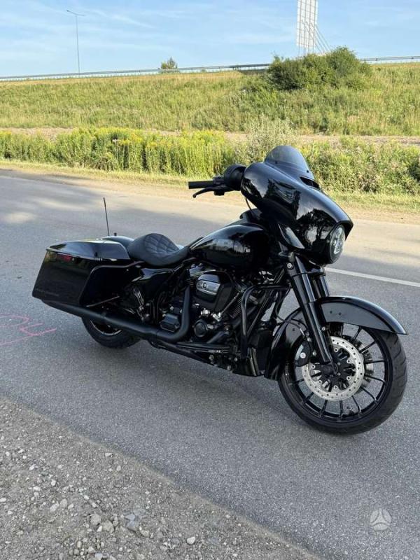 Харли-Девидсон Street Glide FLHX 2018 в Каунас, объемом двигателя 1.75 л и пробегом 18 тыс. км за 13500 €, фото 2 на AUTOMOTO.COM.LV