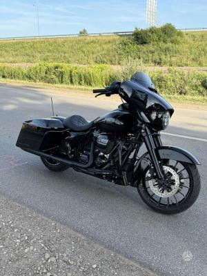 Harley-Davidson Street Glide FLHX 2018 in Kaunas, with an engine capacity of 1.75 L and mileage of 18 thousand km for 13500 €, photo 3 on AUTOMOTO.COM.LV