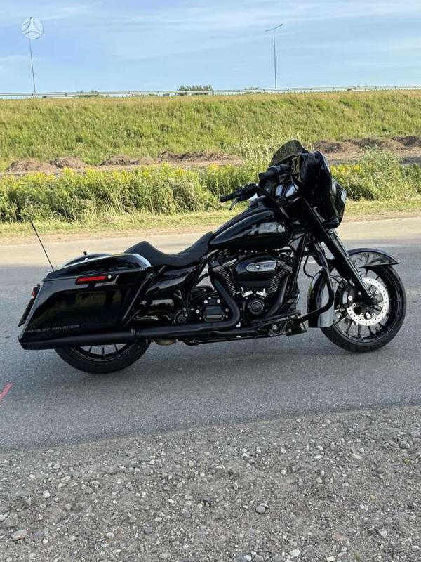 Харли-Девидсон Street Glide FLHX 2018 в Каунас, объемом двигателя 1.75 л и пробегом 18 тыс. км за 13500 €, фото 3 на AUTOMOTO.COM.LV