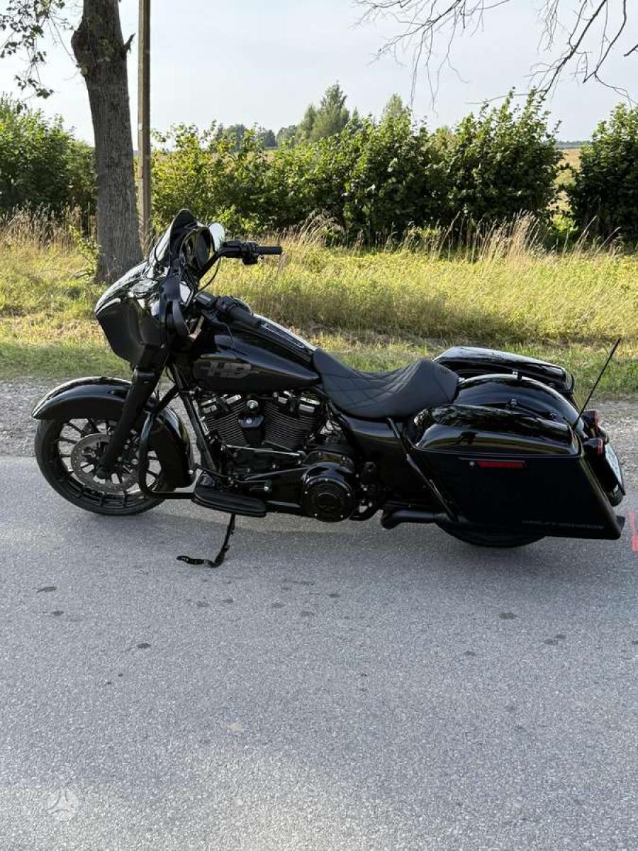 Harley-Davidson Street Glide FLHX 2018 in Kaunas, with an engine capacity of 1.75 L and mileage of 18 thousand km for 13500 €, photo 8 on AUTOMOTO.COM.LV