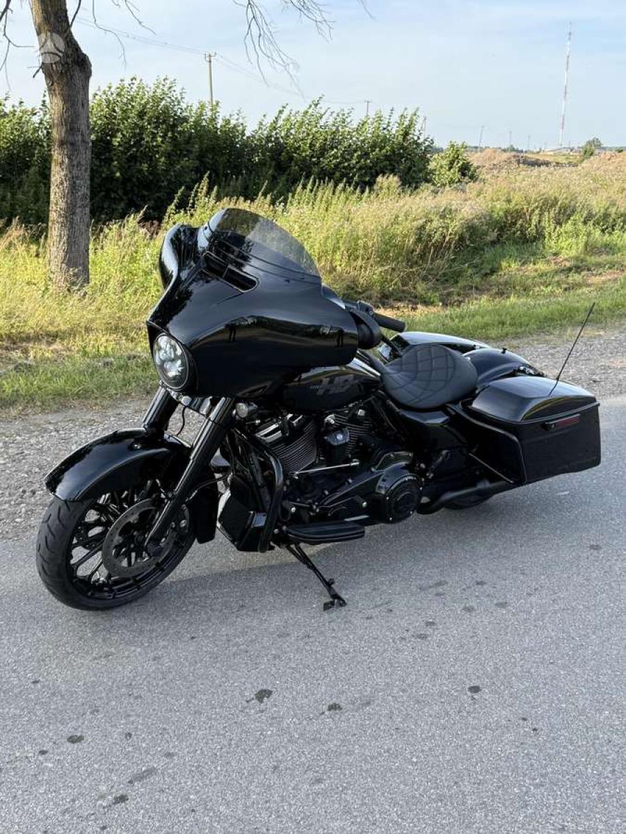 Harley-Davidson Street Glide FLHX 2018 in Kaunas, with an engine capacity of 1.75 L and mileage of 18 thousand km for 13500 €, photo 9 on AUTOMOTO.COM.LV