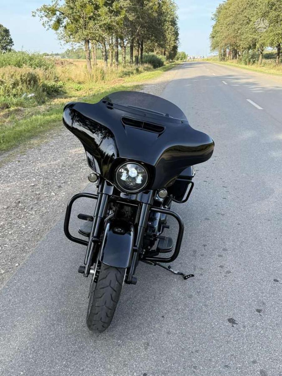 Harley-Davidson Street Glide FLHX 2018 in Kaunas, with an engine capacity of 1.75 L and mileage of 18 thousand km for 13500 €, photo 10 on AUTOMOTO.COM.LV