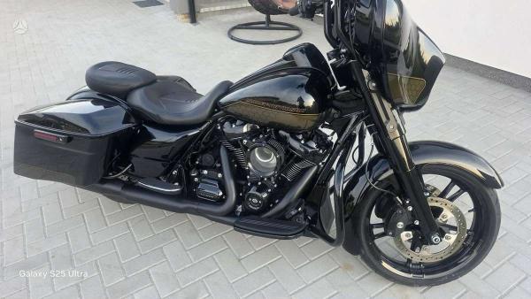 Harley-Davidson Street Glide FLHX 2018 Šauļi, ar dzinēja tilpumu 1.80 L un nobraukumu 12 tūkst. km par 13999 €, foto 5 vietnē AUTOMOTO.COM.LV