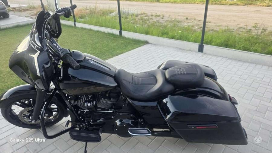 Harley-Davidson Street Glide FLHX 2018 Šauļi, ar dzinēja tilpumu 1.80 L un nobraukumu 12 tūkst. km par 13999 €, foto 7 vietnē AUTOMOTO.COM.LV