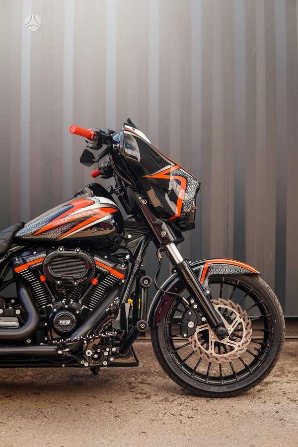 Harley-Davidson Street Glide FLHX 2018 Kauņa, ar dzinēja tilpumu 2.10 L un nobraukumu 16 tūkst. km par 24999 €, foto 1 vietnē AUTOMOTO.COM.LV