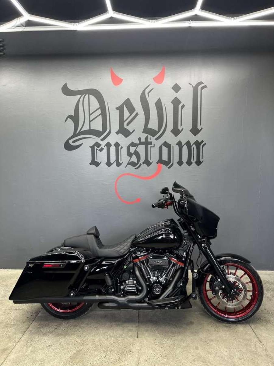 Harley-Davidson Street Glide FLHX 2018 in Kaunas, with an engine capacity of 1.93 L and mileage of 6 thousand km for 15500 €, photo 1 on AUTOMOTO.COM.LV