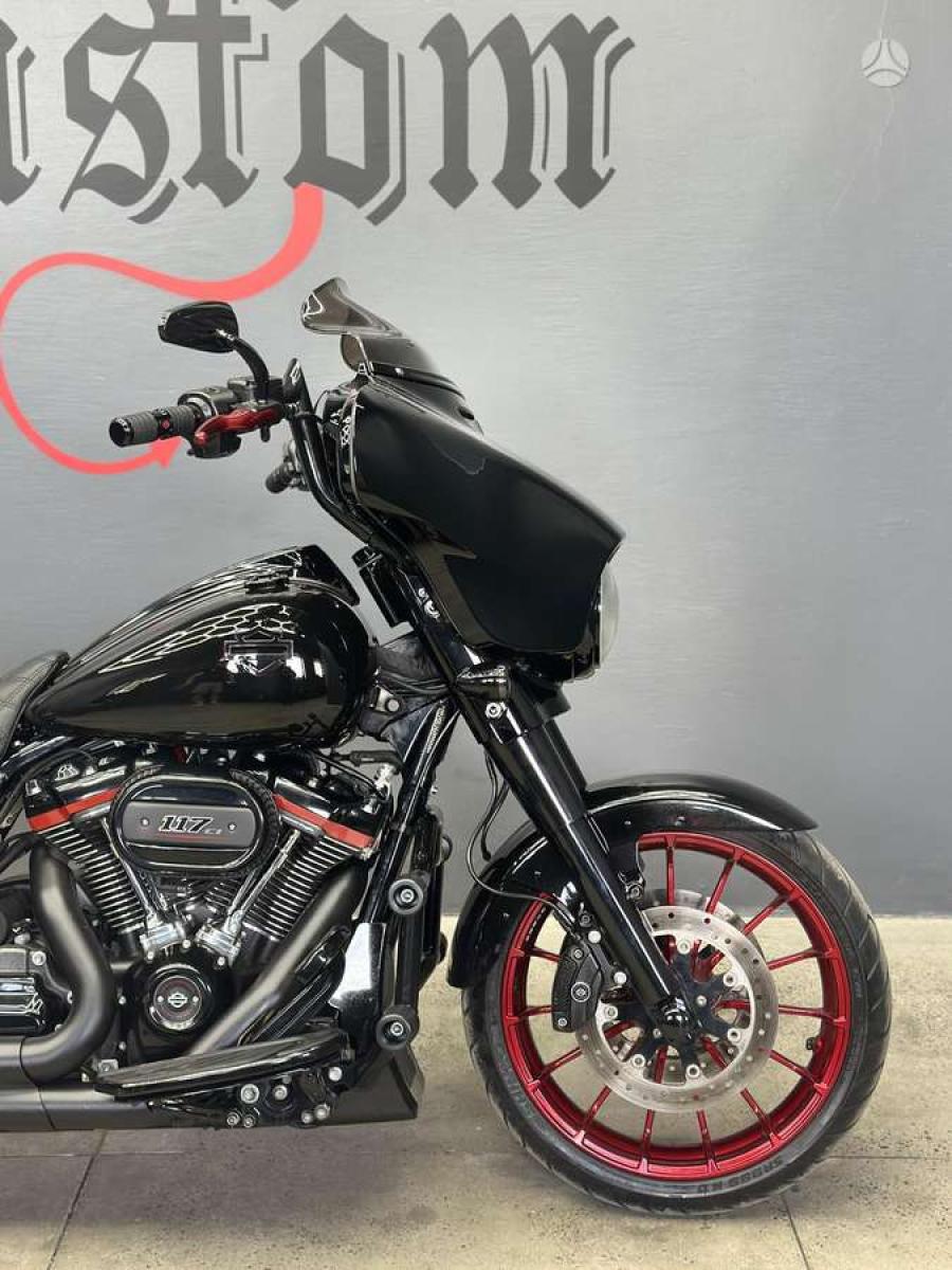 Harley-Davidson Street Glide FLHX 2018 in Kaunas, with an engine capacity of 1.93 L and mileage of 6 thousand km for 15500 €, photo 3 on AUTOMOTO.COM.LV