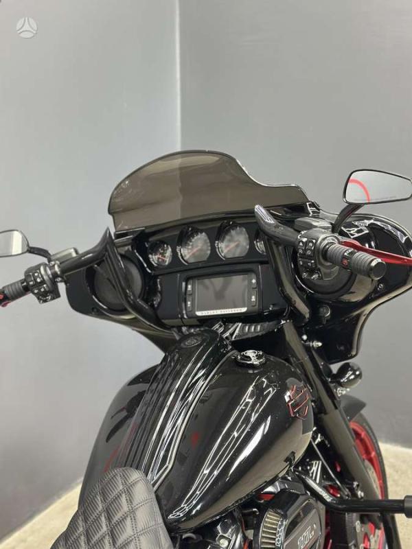 Харли-Девидсон Street Glide FLHX 2018 в Каунас на AUTOMOTO.COM.LV Харли-Девидсон Street Glide FLHX 2018 в Каунас, объемом двигателя 1.93 л и пробегом 6 тыс. км за 15500 €, фото 6 на AUTOMOTO.COM.LV