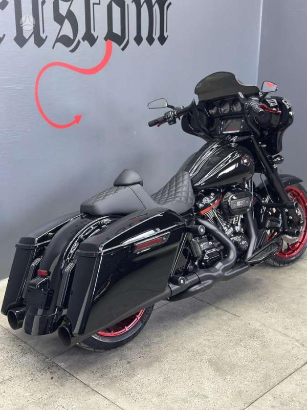 Харли-Девидсон Street Glide FLHX 2018 в Каунас на AUTOMOTO.COM.LV Харли-Девидсон Street Glide FLHX 2018 в Каунас, объемом двигателя 1.93 л и пробегом 6 тыс. км за 15500 €, фото 11 на AUTOMOTO.COM.LV