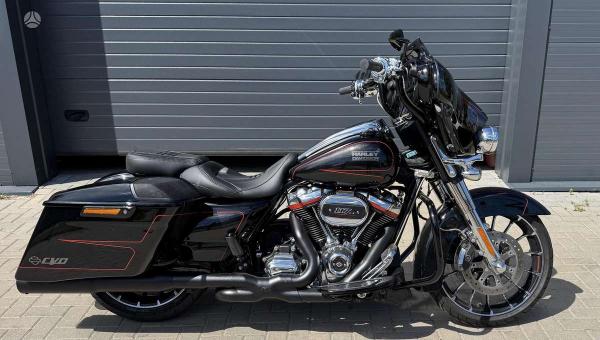 Harley-Davidson Street Glide FLHX 2018 in Klaipeda on AUTOMOTO.COM.LV Harley-Davidson Street Glide FLHX 2018 in Klaipeda, with an engine capacity of 1.92 L and mileage of 38 thousand km for 15900 €, photo 1 on AUTOMOTO.COM.LV