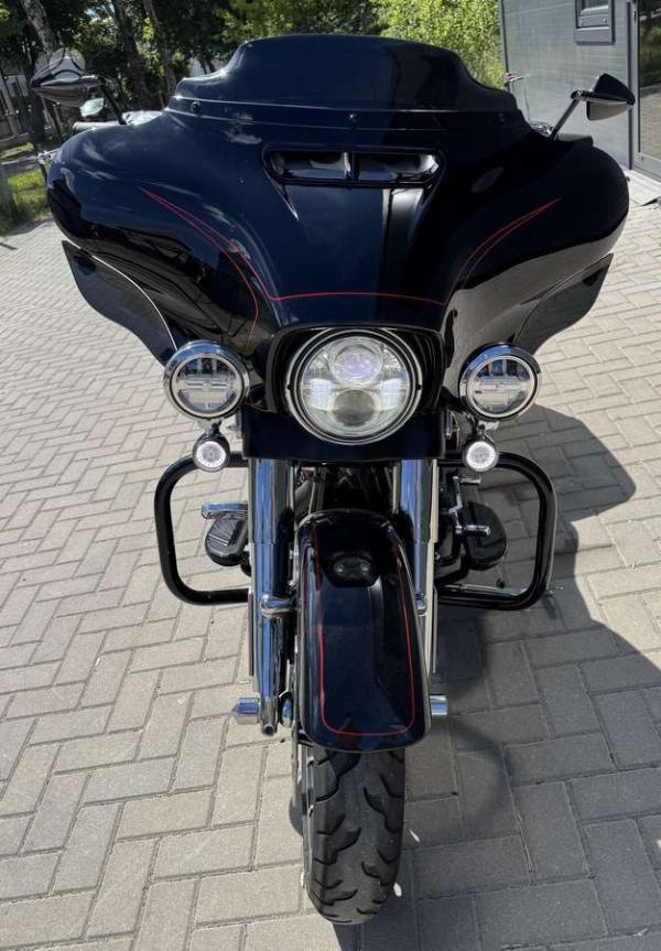 Harley-Davidson Street Glide FLHX 2018 in Klaipeda on AUTOMOTO.COM.LV Harley-Davidson Street Glide FLHX 2018 in Klaipeda, with an engine capacity of 1.92 L and mileage of 38 thousand km for 15900 €, photo 6 on AUTOMOTO.COM.LV