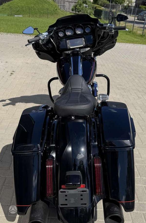 Harley-Davidson Street Glide FLHX 2018 in Klaipeda on AUTOMOTO.COM.LV Harley-Davidson Street Glide FLHX 2018 in Klaipeda, with an engine capacity of 1.92 L and mileage of 38 thousand km for 15900 €, photo 7 on AUTOMOTO.COM.LV
