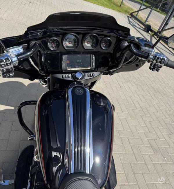 Harley-Davidson Street Glide FLHX 2018 in Klaipeda on AUTOMOTO.COM.LV Harley-Davidson Street Glide FLHX 2018 in Klaipeda, with an engine capacity of 1.92 L and mileage of 38 thousand km for 15900 €, photo 9 on AUTOMOTO.COM.LV