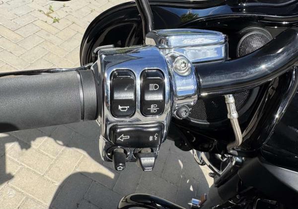 Harley-Davidson Street Glide FLHX 2018 in Klaipeda on AUTOMOTO.COM.LV Harley-Davidson Street Glide FLHX 2018 in Klaipeda, with an engine capacity of 1.92 L and mileage of 38 thousand km for 15900 €, photo 11 on AUTOMOTO.COM.LV