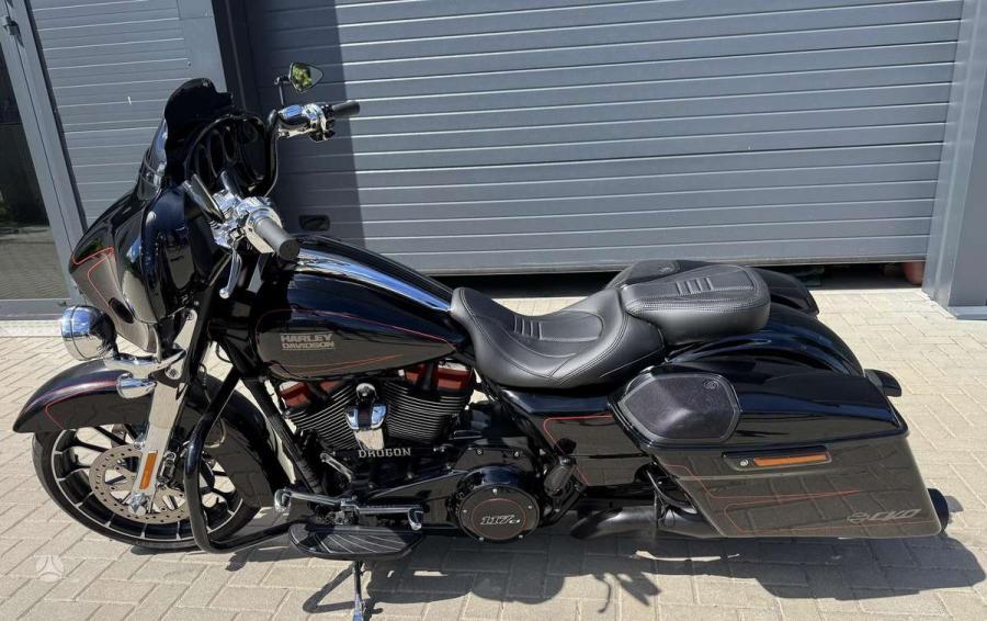 Harley-Davidson Street Glide FLHX 2018 in Klaipeda, with an engine capacity of 1.92 L and mileage of 38 thousand km for 15900 €, photo 13 on AUTOMOTO.COM.LV