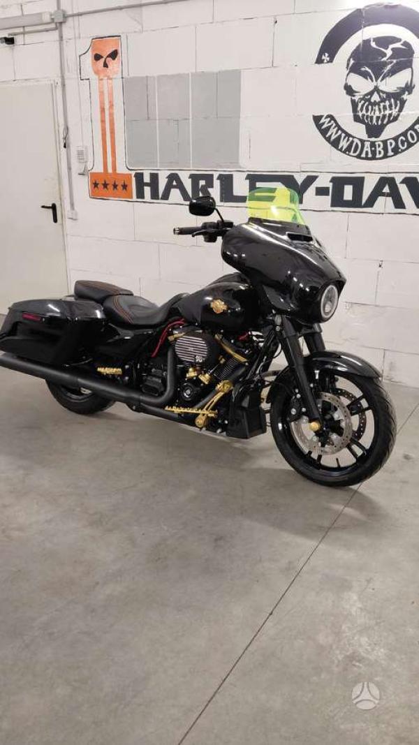 Harley-Davidson Street Glide FLHX 2019 in Radviliskis, with an engine capacity of 1.76 L and mileage of 28 thousand km for 14500 €, photo 2 on AUTOMOTO.COM.LV