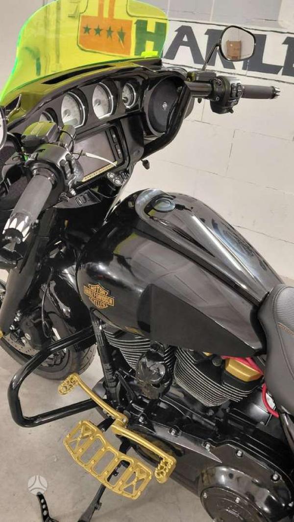 Harley-Davidson Street Glide FLHX 2019 in Radviliskis, with an engine capacity of 1.76 L and mileage of 28 thousand km for 14500 €, photo 4 on AUTOMOTO.COM.LV
