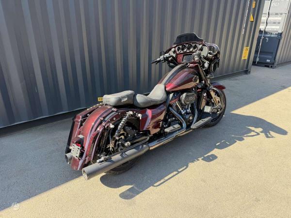 Харли-Девидсон Street Glide FLHX 2019 в Каунас, объемом двигателя 1.92 л и пробегом 11 тыс. км за 16999 €, фото 4 на AUTOMOTO.COM.LV
