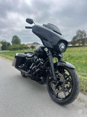 Harley-Davidson Street Glide FLHX 2019 in Siauliai, with an engine capacity of 1.75 L and mileage of 11 thousand km for 13999 €, photo 4 on AUTOMOTO.COM.LV