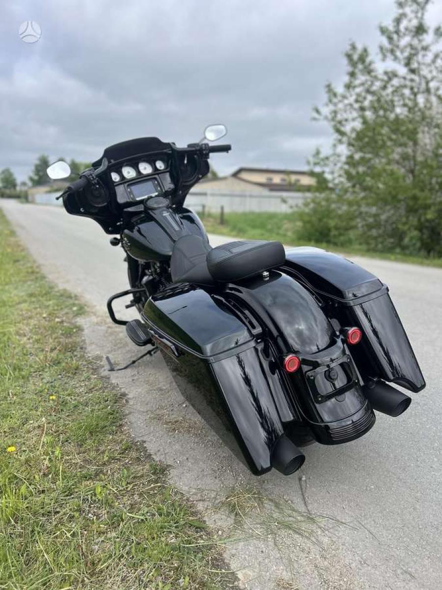 Harley-Davidson Street Glide FLHX 2019 in Siauliai, with an engine capacity of 1.75 L and mileage of 11 thousand km for 13999 €, photo 6 on AUTOMOTO.COM.LV