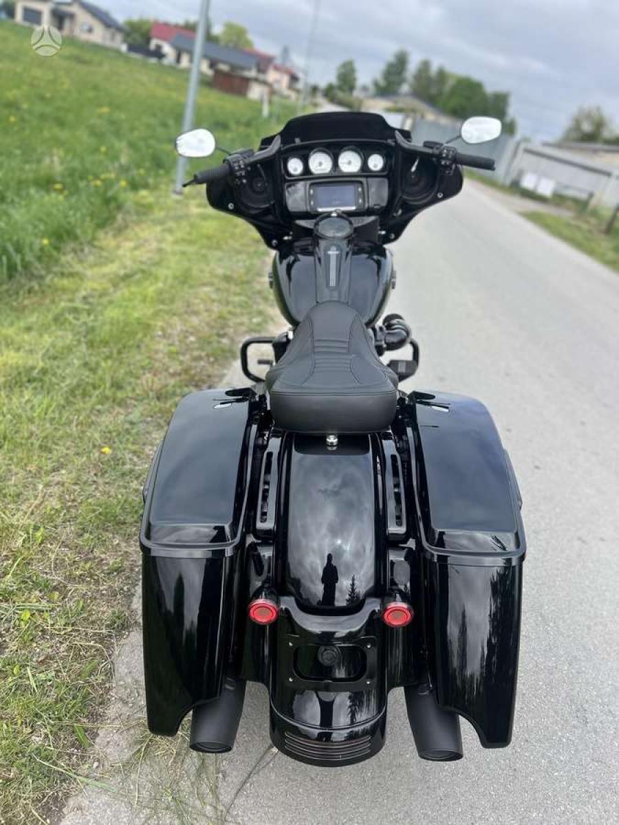 Harley-Davidson Street Glide FLHX 2019 in Siauliai, with an engine capacity of 1.75 L and mileage of 11 thousand km for 13999 €, photo 7 on AUTOMOTO.COM.LV