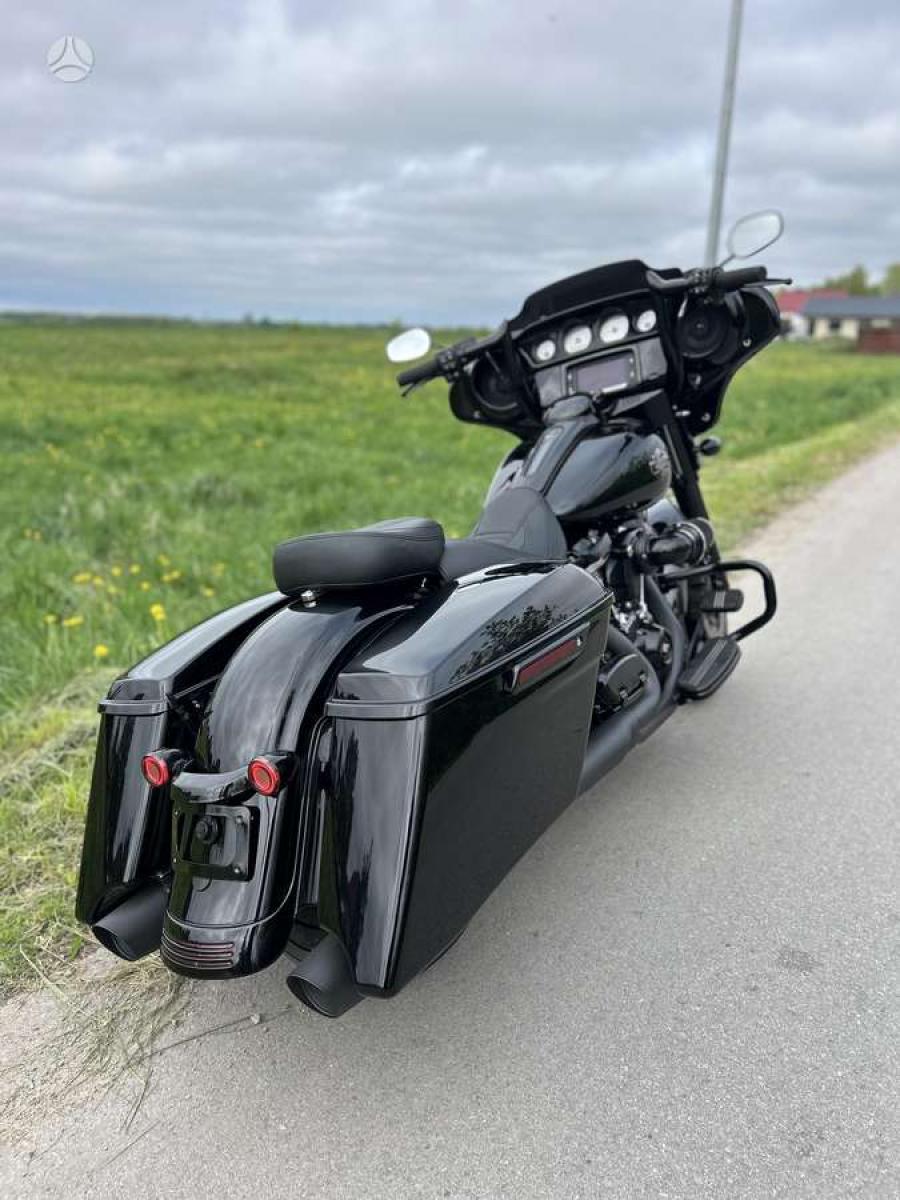 Harley-Davidson Street Glide FLHX 2019 in Siauliai, with an engine capacity of 1.75 L and mileage of 11 thousand km for 13999 €, photo 8 on AUTOMOTO.COM.LV