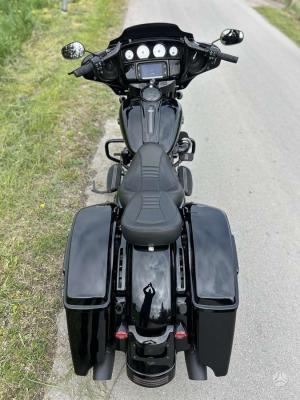 Harley-Davidson Street Glide FLHX 2019 in Siauliai, with an engine capacity of 1.75 L and mileage of 11 thousand km for 13999 €, photo 9 on AUTOMOTO.COM.LV