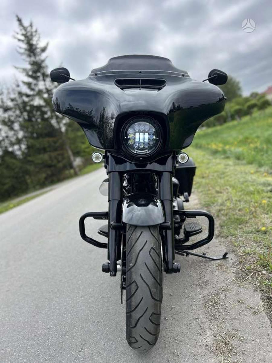 Harley-Davidson Street Glide FLHX 2019 in Siauliai, with an engine capacity of 1.75 L and mileage of 11 thousand km for 13999 €, photo 11 on AUTOMOTO.COM.LV