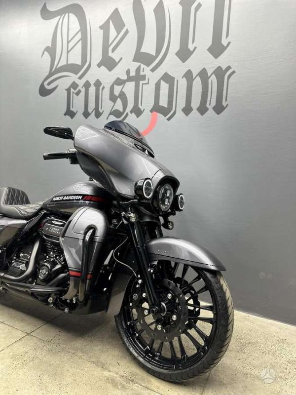 Harley-Davidson Street Glide FLHX 2020 in Kaunas, with an engine capacity of 1.90 L and mileage of 6 thousand km for 22900 €, photo 4 on AUTOMOTO.COM.LV