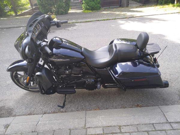 Harley-Davidson Street Glide FLHX 2020 in Klaipeda, with an engine capacity of 1.75 L and mileage of 7 thousand km for 16700 €, photo 5 on AUTOMOTO.COM.LV