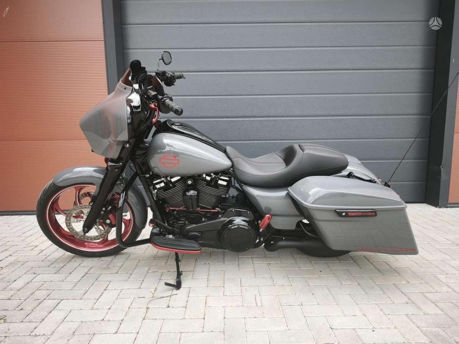 Harley-Davidson Street Glide FLHX 2020 in Siauliai, with an engine capacity of 1.80 L and mileage of 28 thousand km for 14900 €, photo 3 on AUTOMOTO.COM.LV