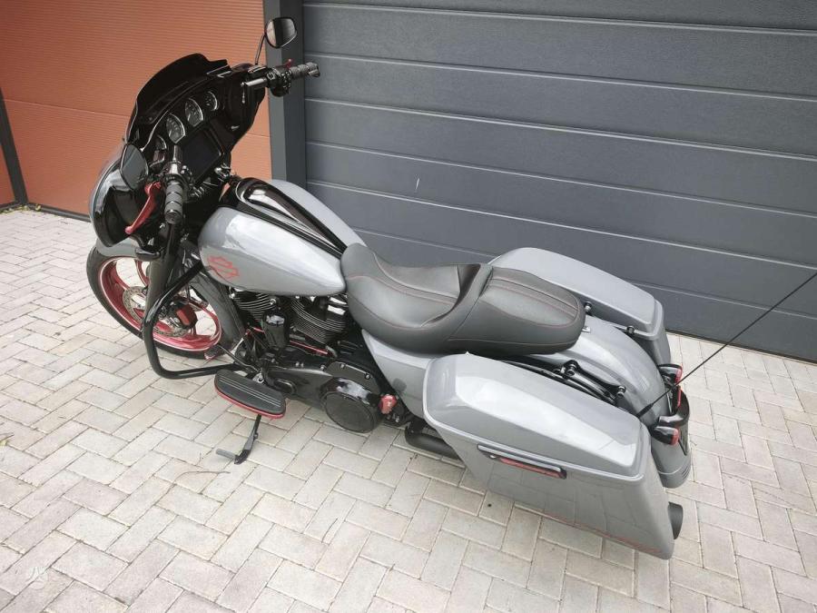 Harley-Davidson Street Glide FLHX 2020 in Siauliai, with an engine capacity of 1.80 L and mileage of 28 thousand km for 14900 €, photo 6 on AUTOMOTO.COM.LV
