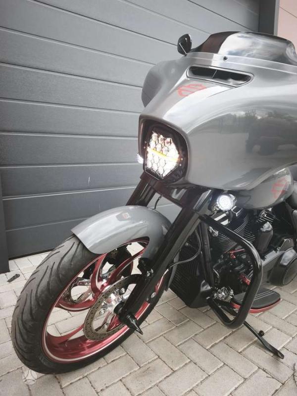 Harley-Davidson Street Glide FLHX 2020 in Siauliai, with an engine capacity of 1.80 L and mileage of 28 thousand km for 14900 €, photo 9 on AUTOMOTO.COM.LV