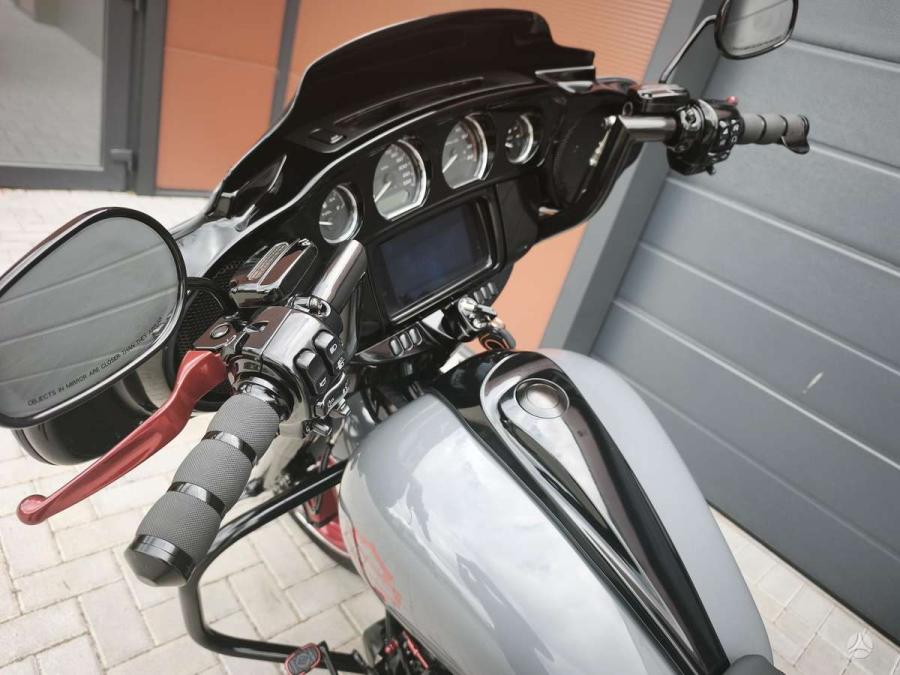 Harley-Davidson Street Glide FLHX 2020 in Siauliai, with an engine capacity of 1.80 L and mileage of 28 thousand km for 14900 €, photo 11 on AUTOMOTO.COM.LV