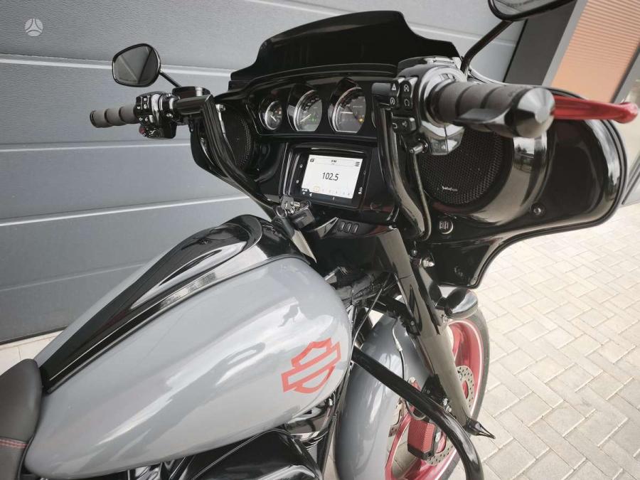 Harley-Davidson Street Glide FLHX 2020 in Siauliai, with an engine capacity of 1.80 L and mileage of 28 thousand km for 14900 €, photo 19 on AUTOMOTO.COM.LV