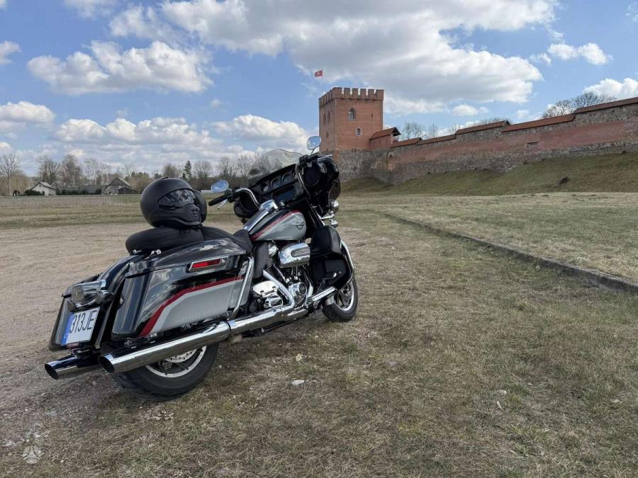 Harley-Davidson Street Glide FLHX 2020 in Vilnius, with an engine capacity of 1.87 L and mileage of 32 thousand km for 19990 €, photo 3 on AUTOMOTO.COM.LV