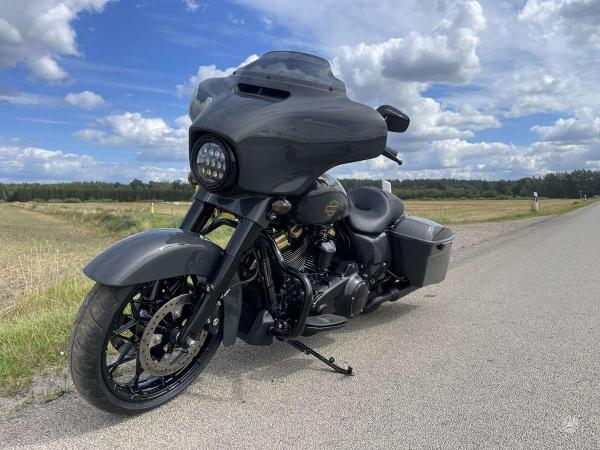 Harley-Davidson Street Glide FLHX 2020 in Pasvalys, with an engine capacity of 0.00 L and mileage of 27 thousand km for 16750 €, photo 3 on AUTOMOTO.COM.LV
