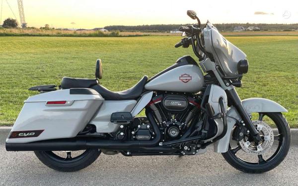 Harley-Davidson Street Glide FLHX 2020 in Siauliai on AUTOMOTO.COM.LV Harley-Davidson Street Glide FLHX 2020 in Siauliai, with an engine capacity of 1.90 L and mileage of 16 thousand km for 18500 €, photo 3 on AUTOMOTO.COM.LV