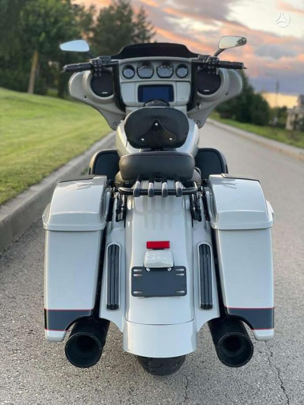 Harley-Davidson Street Glide FLHX 2020 in Siauliai on AUTOMOTO.COM.LV Harley-Davidson Street Glide FLHX 2020 in Siauliai, with an engine capacity of 1.90 L and mileage of 16 thousand km for 18500 €, photo 7 on AUTOMOTO.COM.LV
