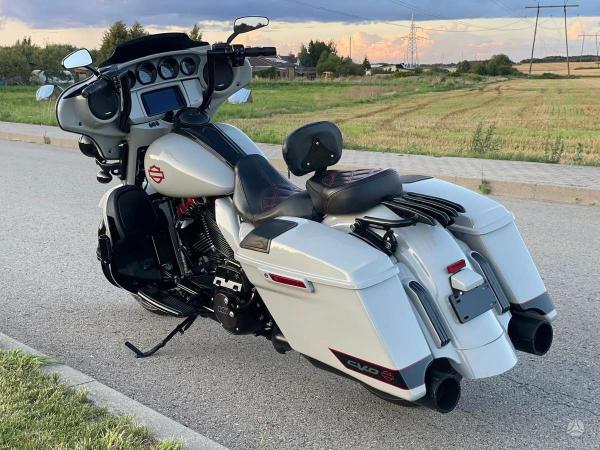 Harley-Davidson Street Glide FLHX 2020 in Siauliai on AUTOMOTO.COM.LV Harley-Davidson Street Glide FLHX 2020 in Siauliai, with an engine capacity of 1.90 L and mileage of 16 thousand km for 18500 €, photo 8 on AUTOMOTO.COM.LV