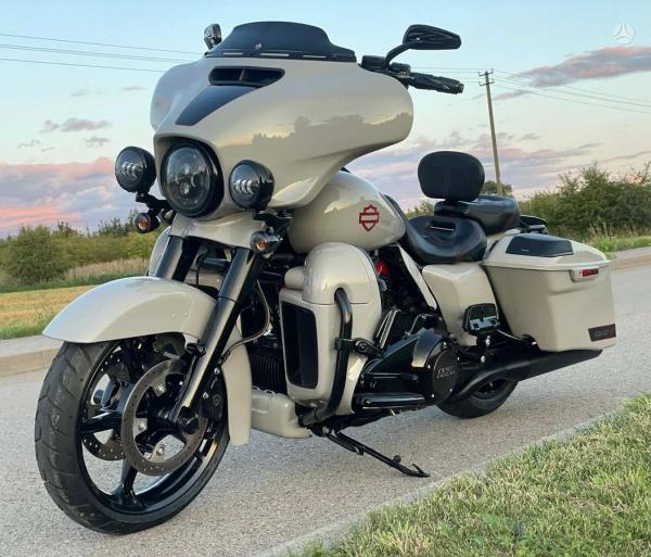 Harley-Davidson Street Glide FLHX 2020 in Siauliai on AUTOMOTO.COM.LV Harley-Davidson Street Glide FLHX 2020 in Siauliai, with an engine capacity of 1.90 L and mileage of 16 thousand km for 18500 €, photo 10 on AUTOMOTO.COM.LV