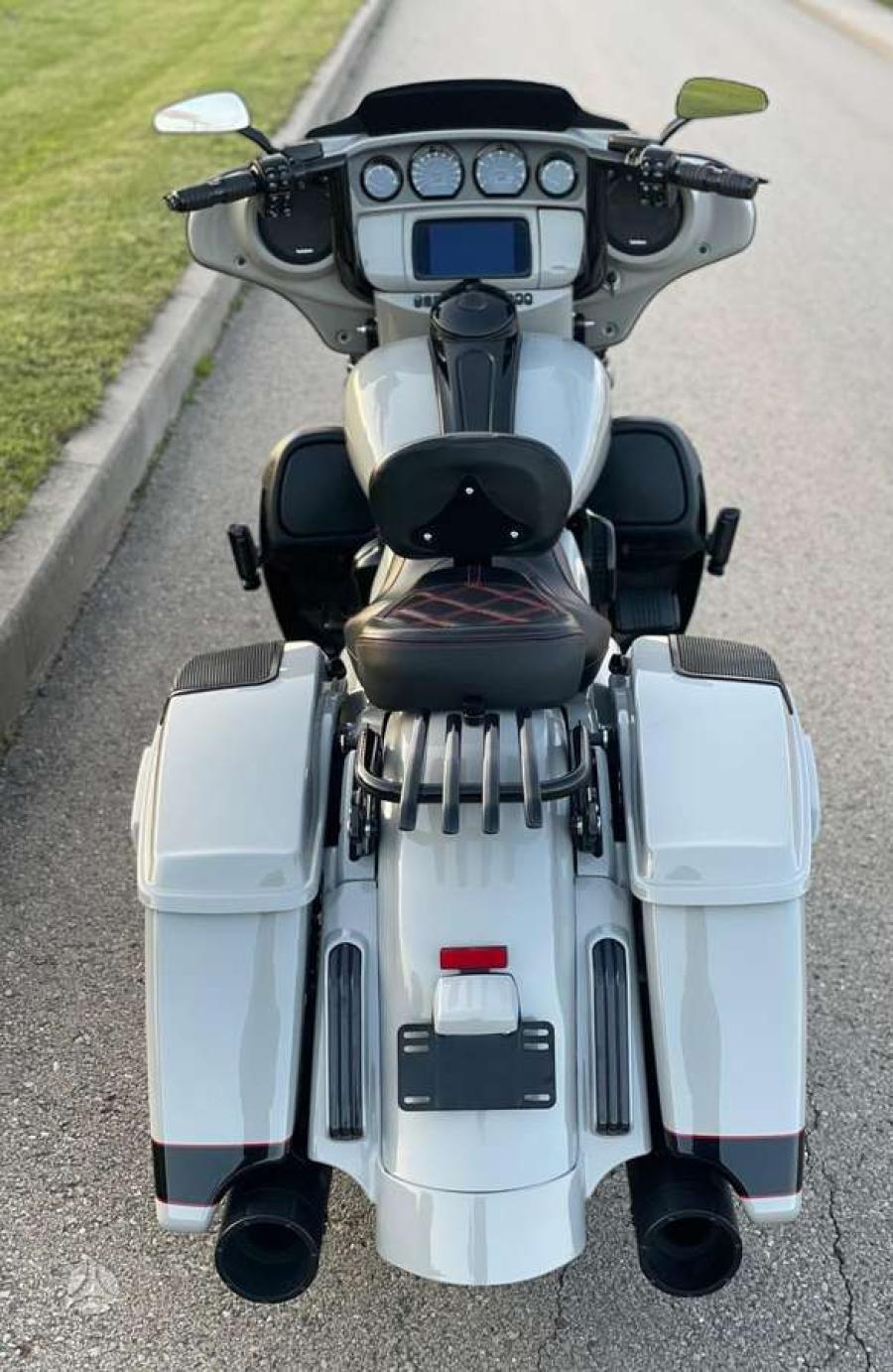 Harley-Davidson Street Glide FLHX 2020 in Siauliai, with an engine capacity of 1.90 L and mileage of 16 thousand km for 18500 €, photo 15 on AUTOMOTO.COM.LV