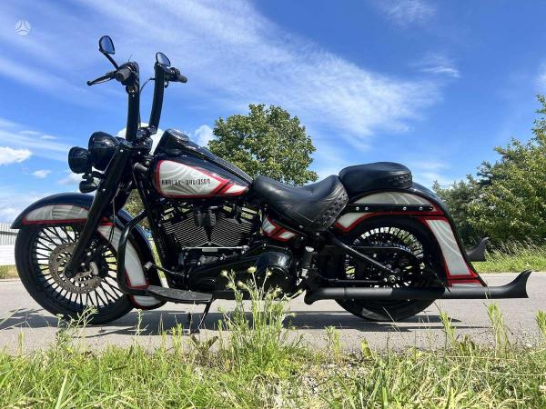 Harley-Davidson Street Glide FLHX 2021 in Siauliai, with an engine capacity of 1.80 L and mileage of 13 thousand km for 14999 €, photo 2 on AUTOMOTO.COM.LV