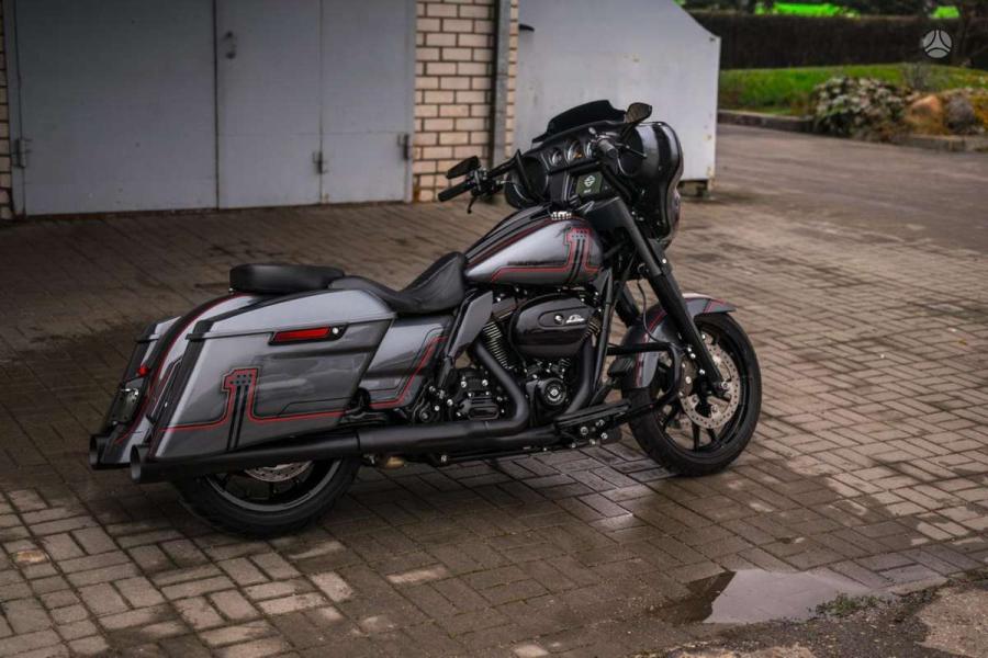 Harley-Davidson Street Glide FLHX 2022 in Kaunas, with an engine capacity of 1.75 L and mileage of 11 thousand km for 17000 €, photo 1 on AUTOMOTO.COM.LV