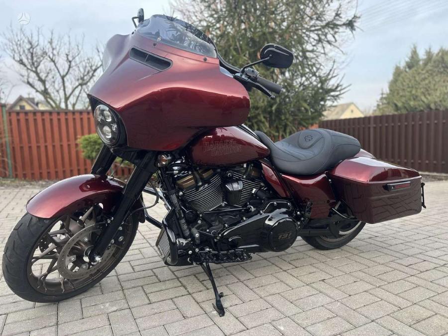 Харли-Девидсон Street Glide FLHX 2023 в Мариямполе, объемом двигателя 1.93 л и пробегом 10 тыс. км за 21900 €, фото 2 на AUTOMOTO.COM.LV
